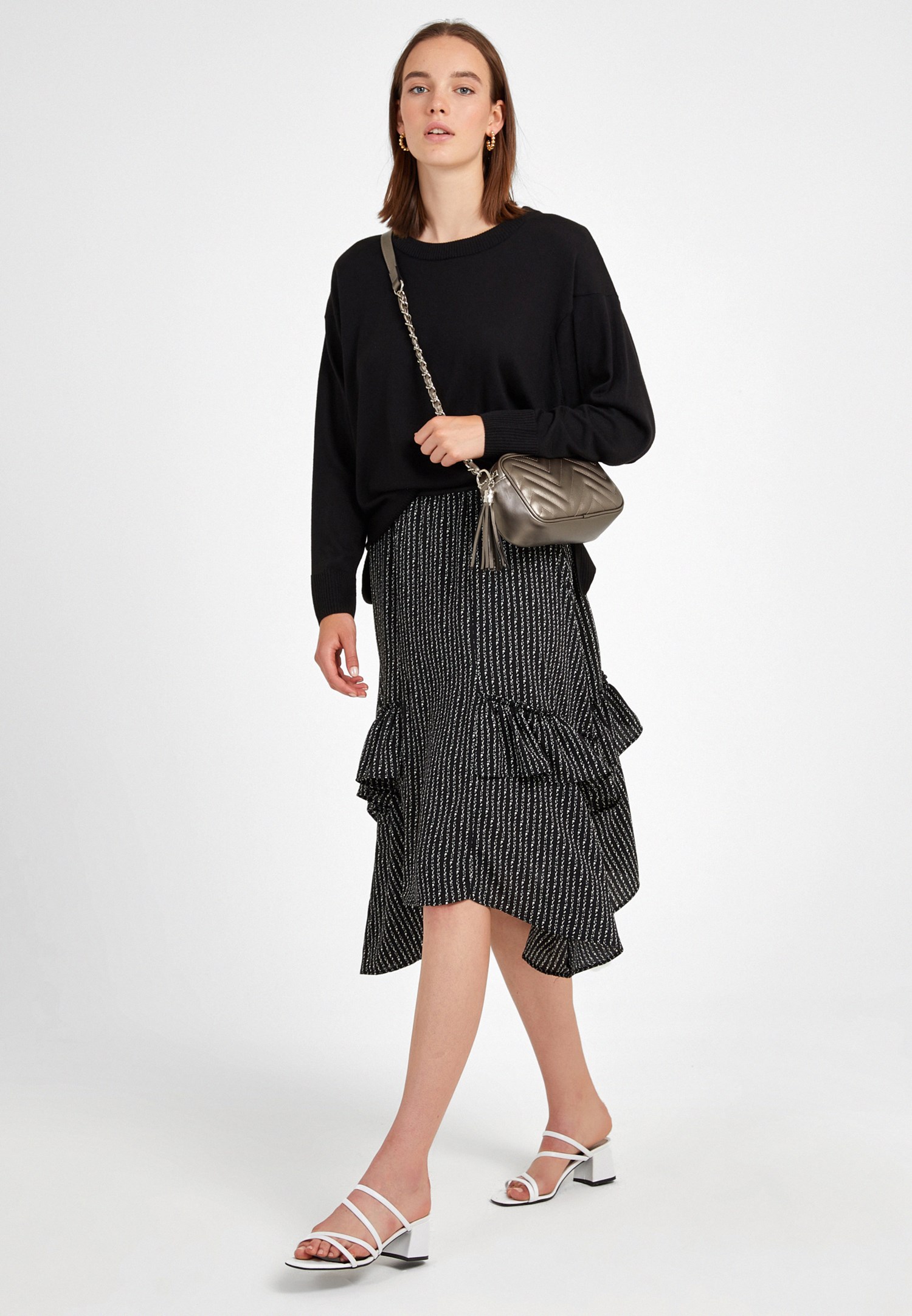 Uzun Etek Kombinleri ile İddialı Görünümler